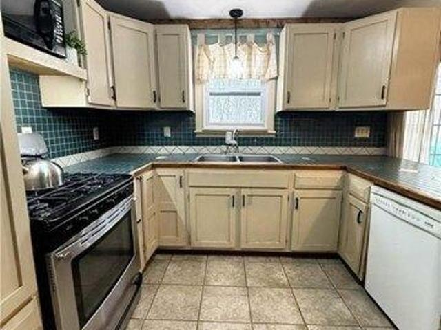 house with 4 bedroom, Lincoln RI ES103019909