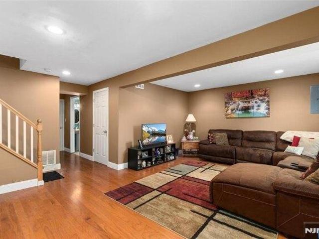 house with 4 bedroom, Little Falls NJ ES104851863