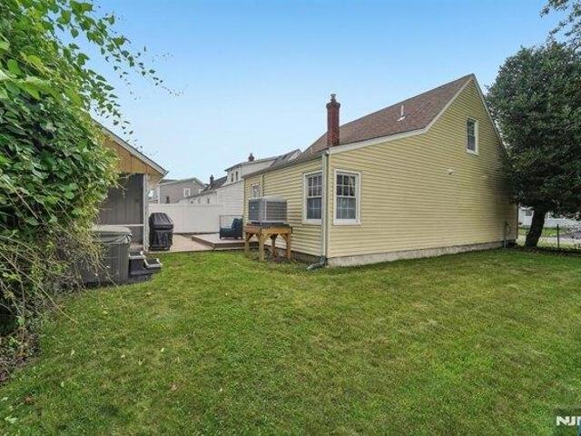 house with 4 bedroom, Little Falls NJ ES105207068