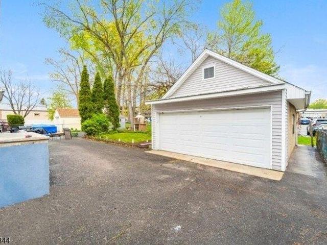 house with 4 bedroom, Little Ferry NJ ES105125572
