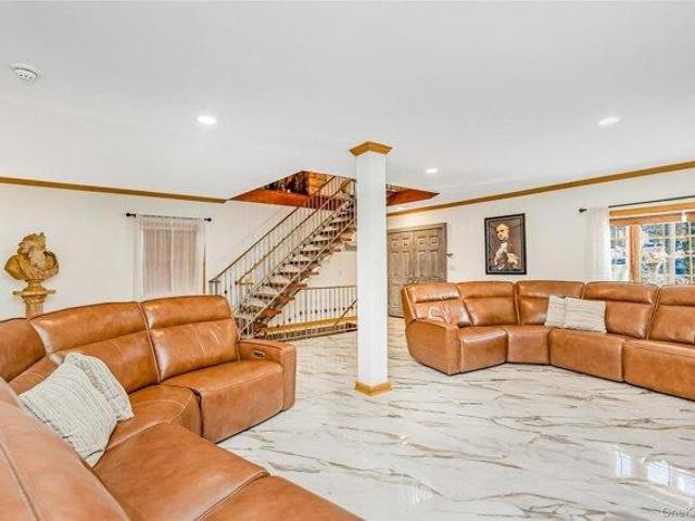 house with 4 bedroom, Little Neck NY DLS101781241