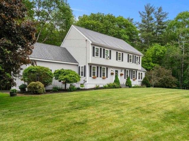 house with 4 bedroom, Litchfield NH ES104007644