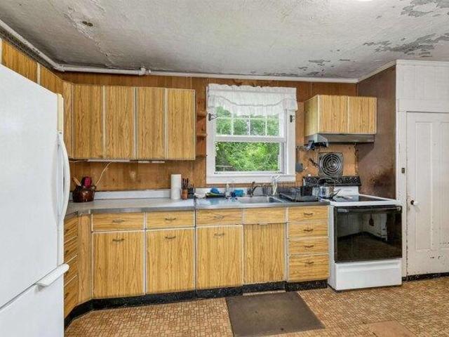 house with 4 bedroom, Litchfield NH ES104075441