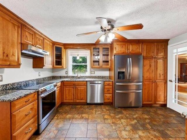 house with 4 bedroom, Litchfield NH ES105080258
