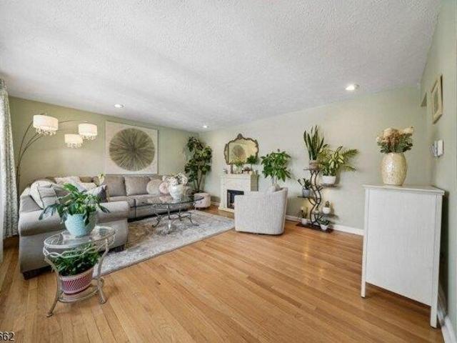 house with 4 bedroom, Livingston NJ DLS101602218