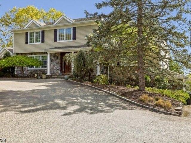house with 4 bedroom, Livingston NJ DLS102214325