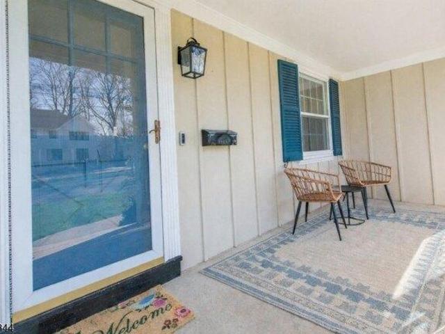 house with 4 bedroom, Livingston NJ DLS102726613