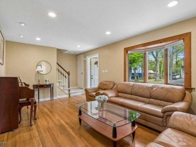 house with 4 bedroom, Livingston NJ DS102729548