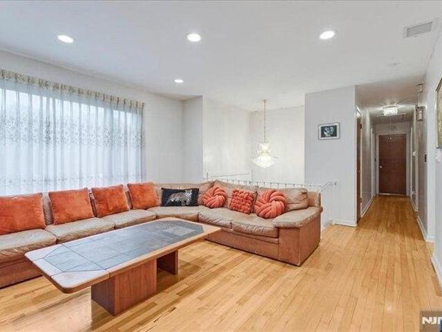 house with 4 bedroom, Livingston NJ ES102828602