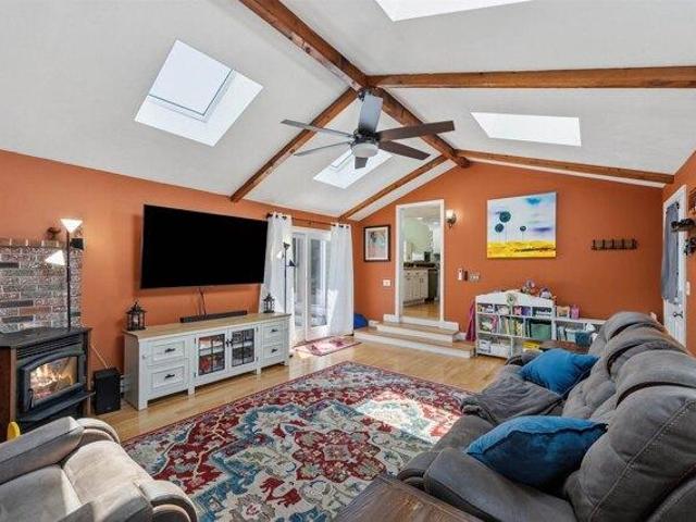 house with 4 bedroom, Londonderry NH DS103016599