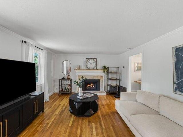 house with 4 bedroom, Londonderry NH DS104044435