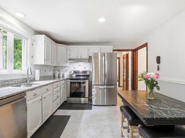 house with 4 bedroom, Londonderry NH ES103887679