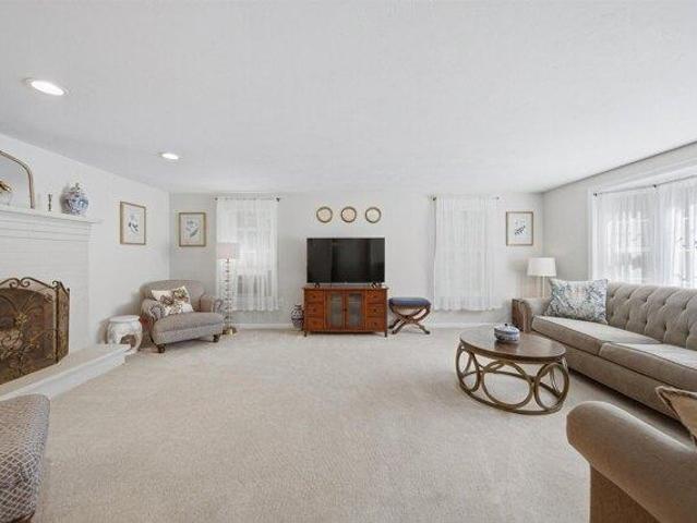 house with 4 bedroom, Londonderry NH ES103889586