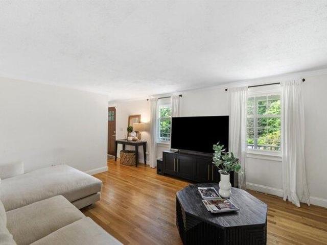 house with 4 bedroom, Londonderry NH ES104044435