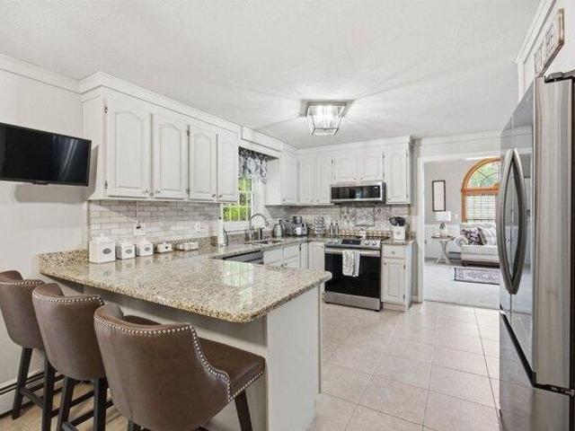 house with 4 bedroom, Londonderry NH ES104849048