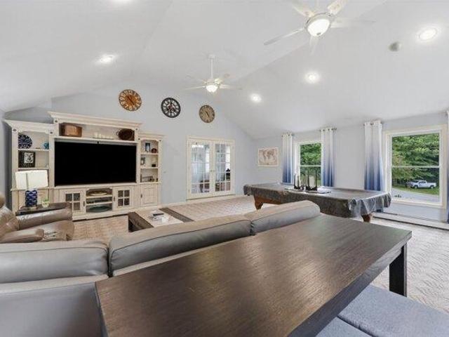 house with 4 bedroom, Londonderry NH ES104831452