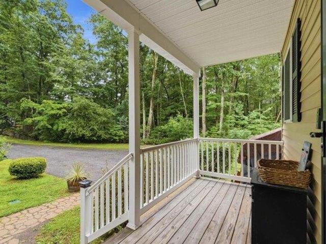 house with 4 bedroom, Londonderry NH ES105115612