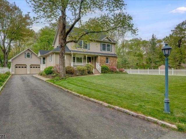 house with 4 bedroom, Long Hill Twp. NJ DLS101882423