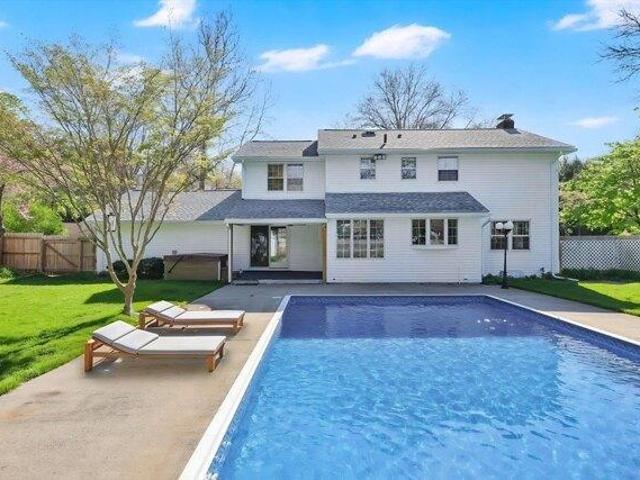house with 4 bedroom, Longmeadow MA DS102922810