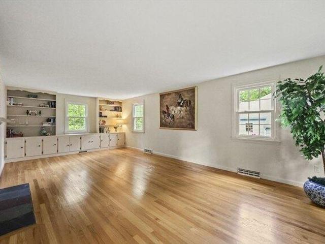 house with 4 bedroom, Longmeadow MA ES103619546
