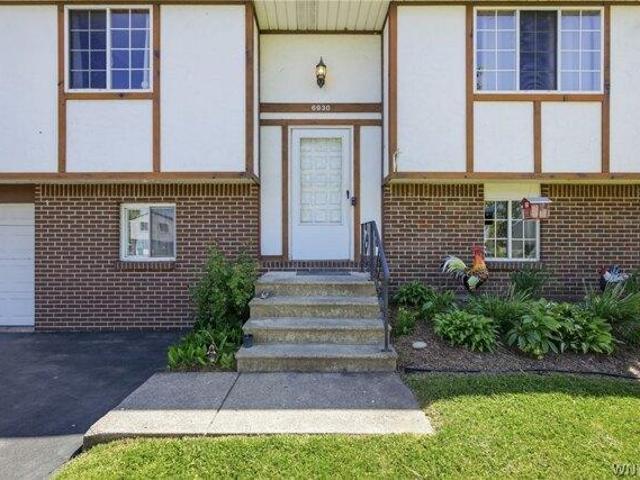 house with 4 bedroom, Lockport NY ES103605387
