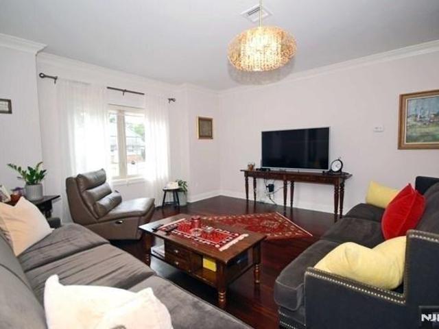 house with 4 bedroom, Lodi NJ ES105144151