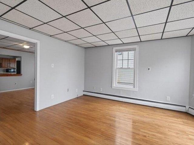 house with 4 bedroom, Lowell MA ES102824172