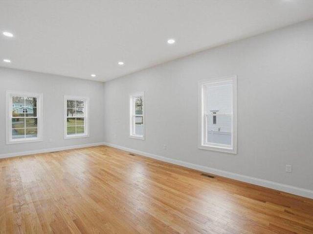 house with 4 bedroom, Lowell MA ES102859856