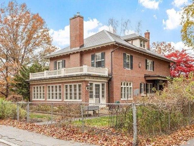 house with 4 bedroom, Lowell MA ES104832247