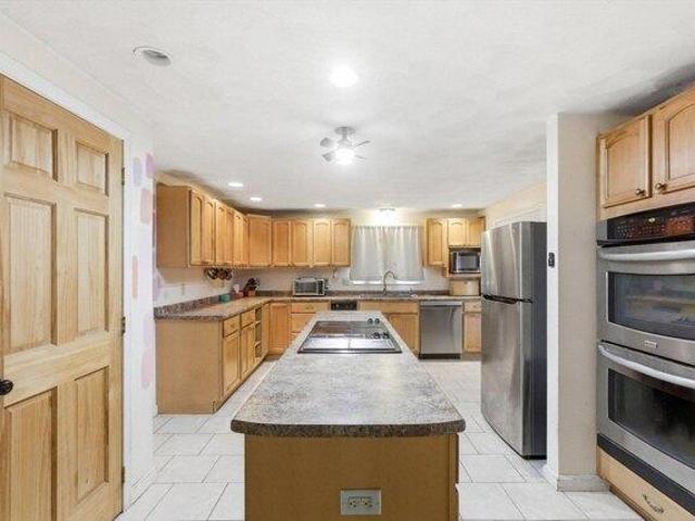 house with 4 bedroom, Lowell MA ES104832386