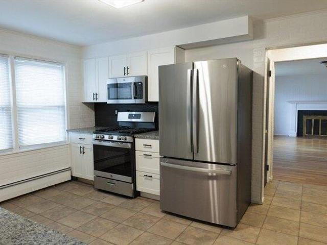 house with 4 bedroom, Lowell MA ES104116274
