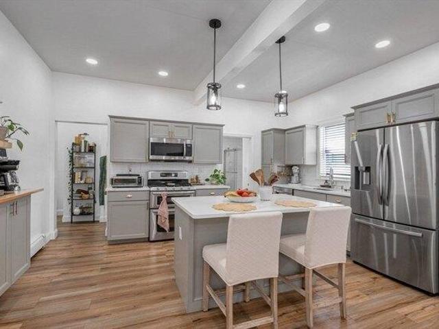 house with 4 bedroom, Lowell MA ES105092742