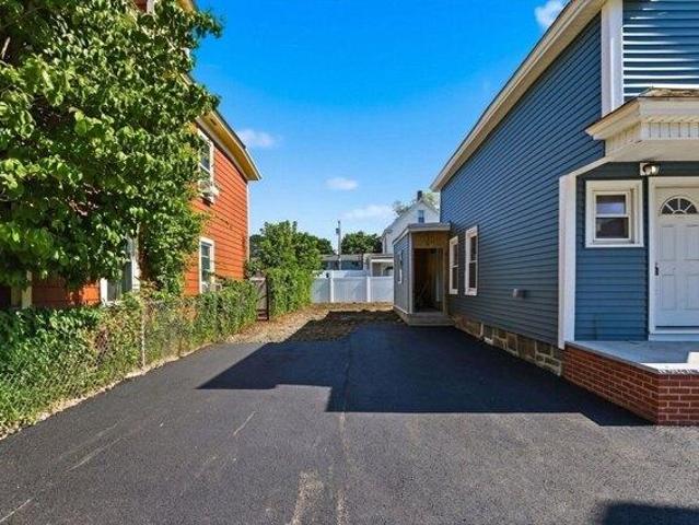house with 4 bedroom, Lowell MA ES105094300