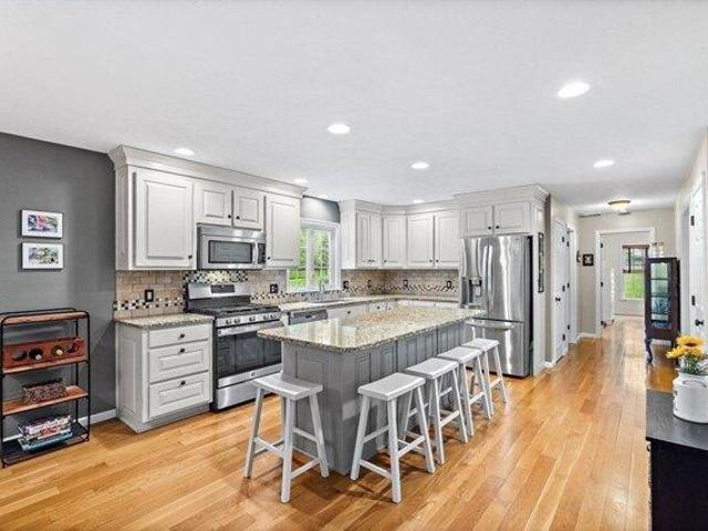 house with 4 bedroom, Lunenburg MA DLS102777161