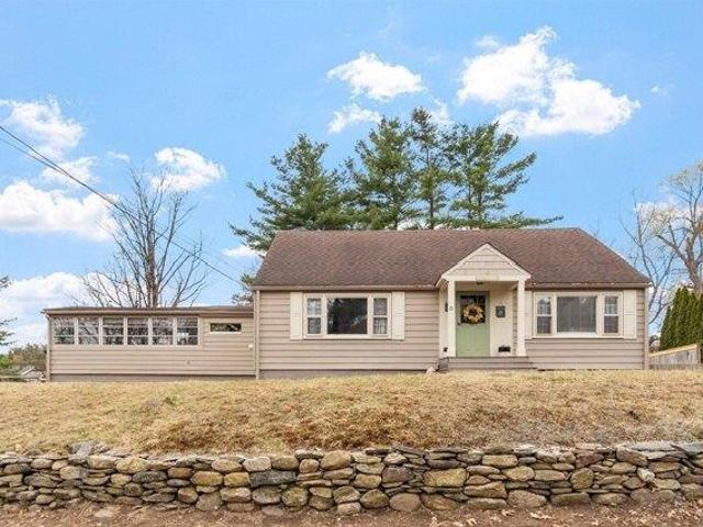 house with 4 bedroom, Lunenburg MA DS102121427