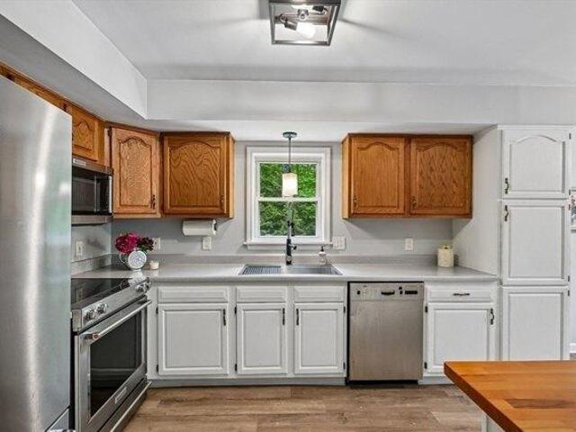 house with 4 bedroom, Lunenburg MA ES104234919