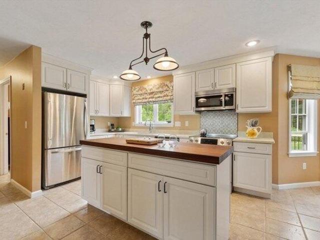 house with 4 bedroom, Lunenburg MA ES105093858