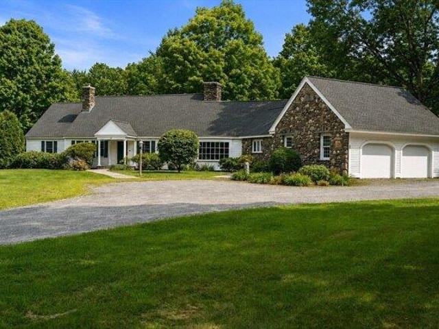 house with 4 bedroom, Lunenburg MA ES105115858