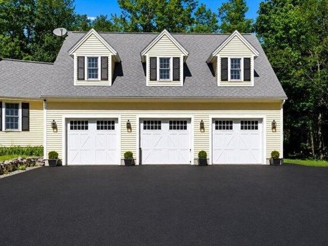 house with 4 bedroom, Lyndeborough NH ES104790326