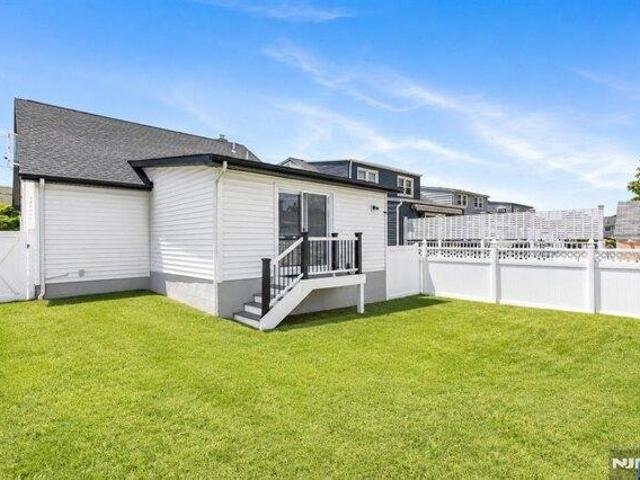 house with 4 bedroom, Lyndhurst NJ ES103160905
