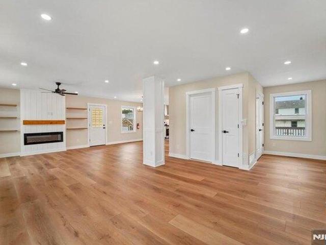 house with 4 bedroom, Lyndhurst NJ ES105193331
