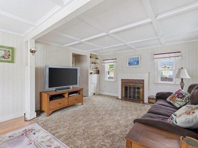house with 4 bedroom, Lynn MA DLS102591780