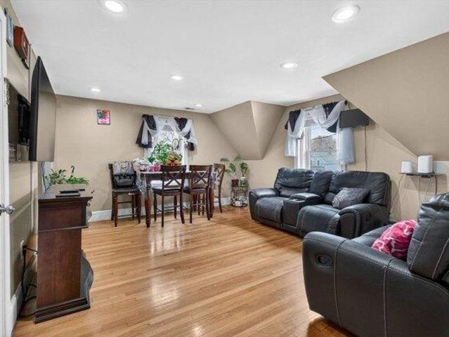 house with 4 bedroom, Lynn MA DS102409633