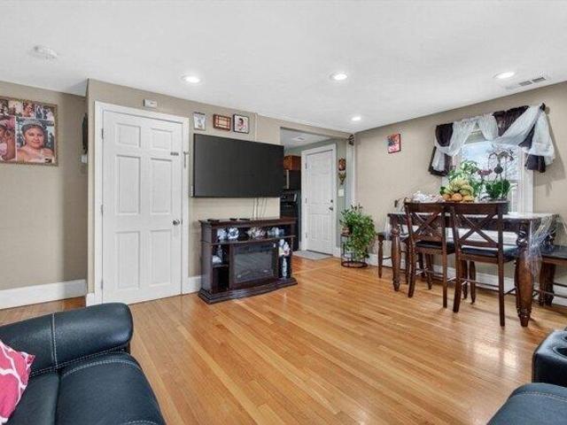 house with 4 bedroom, Lynn MA ES103018789