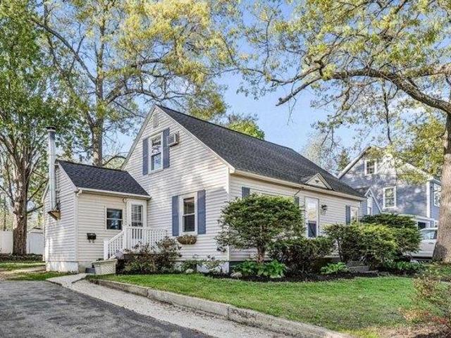 house with 4 bedroom, Manchester NH DLS102475347