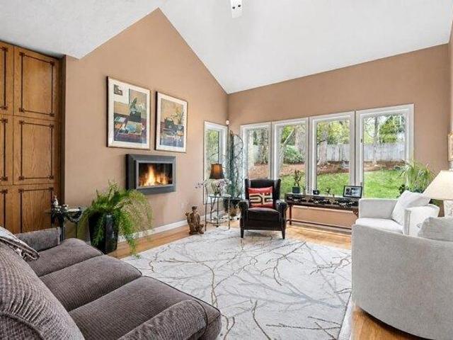 house with 4 bedroom, Manchester NH DLS103020317