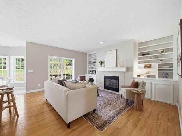 house with 4 bedroom, Manchester NH DLS103033789