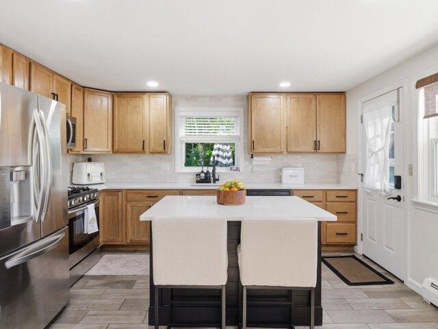 house with 4 bedroom, Manchester NH DS103931478