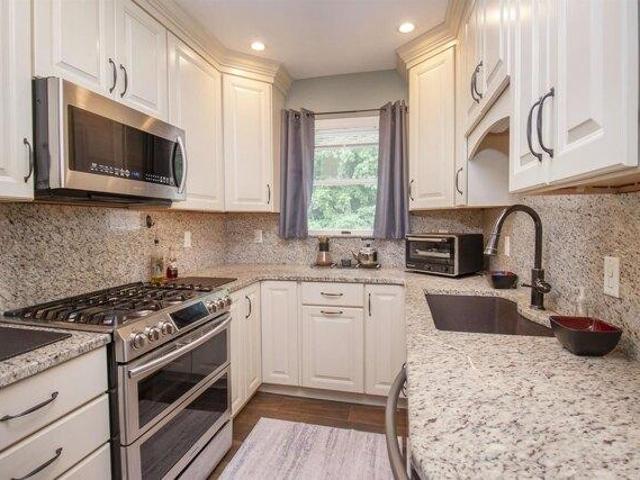 house with 4 bedroom, Manchester NH DS103966853
