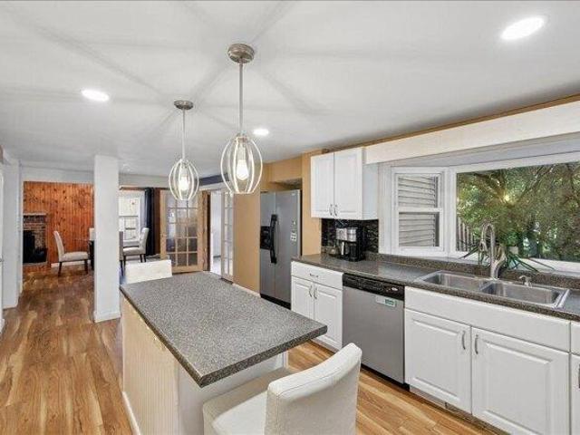 house with 4 bedroom, Manchester NH ES104543514